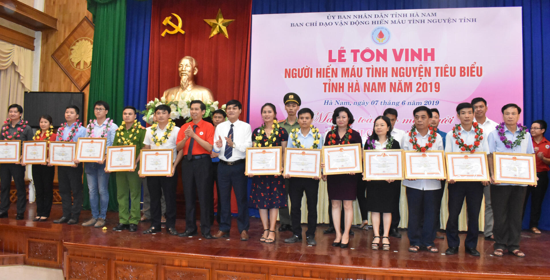 ha-nam-ton-vinh-68-tap-the-va-ca-nhan-hien-mau-tinh-nguyen-tieu-bieu-nam-2019 – HỘI CHỮ THẬP ĐỎ ...